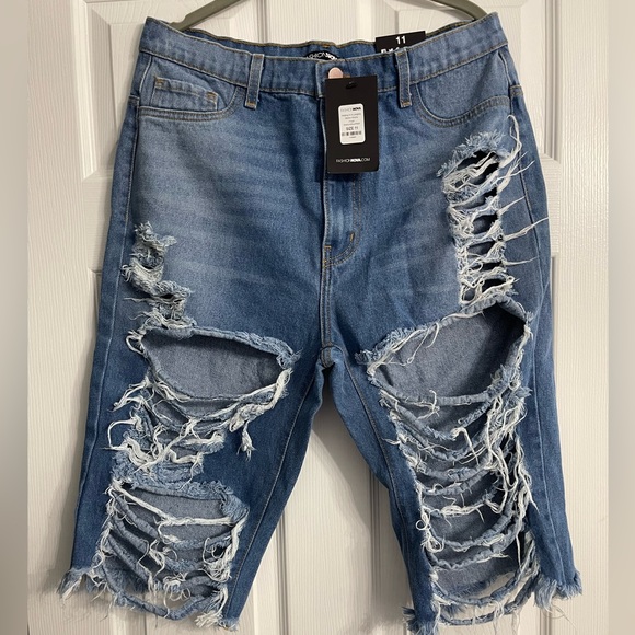 Fashion Nova | Pants & Jumpsuits | Nwt Fashion Nova Distressed Capris ...